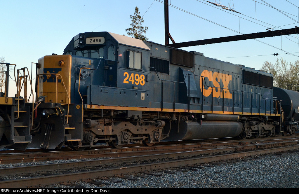 CSX SD50-2 2498 trails on Q418-25